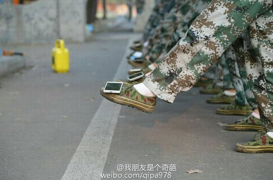 How smart phones help parade-step practice in China?