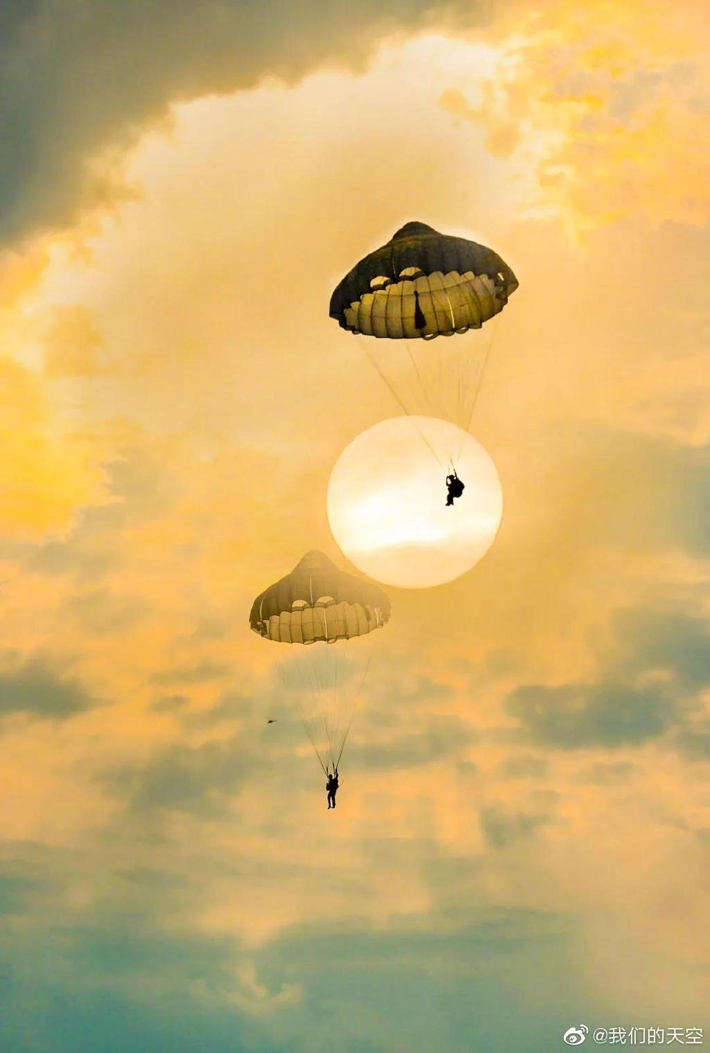 Chinese airborne corps hold photography contest