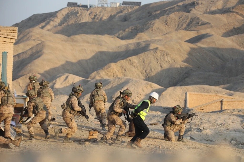 Chinese airborne corps hold photography contest