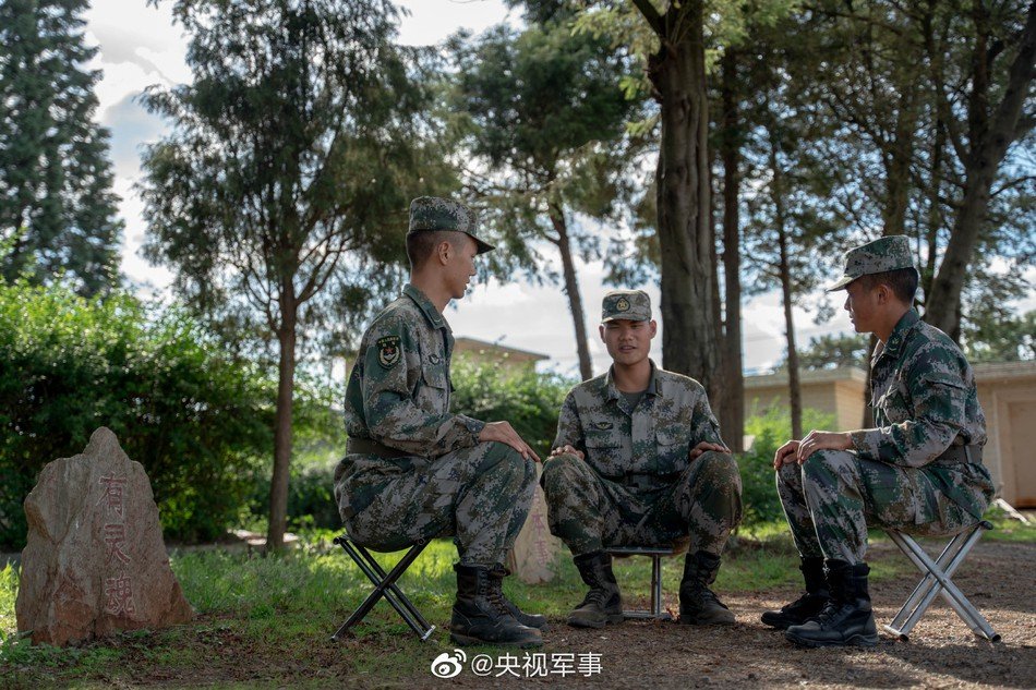 Chinese anti-tank soldiers pay homage to TV location