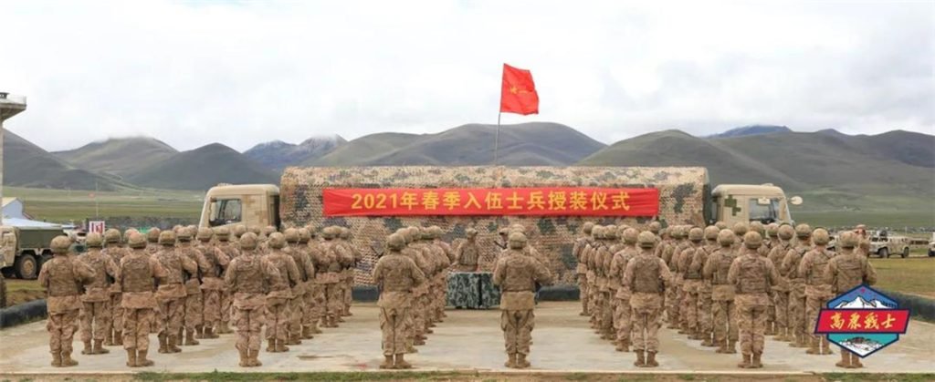 Tibet spring recruits attend equipment award ceremony