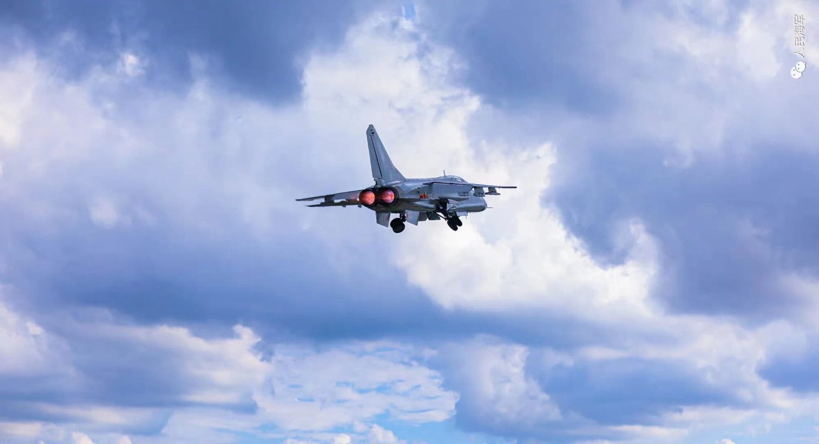 Chinese Navy releases JH-7 training pictures